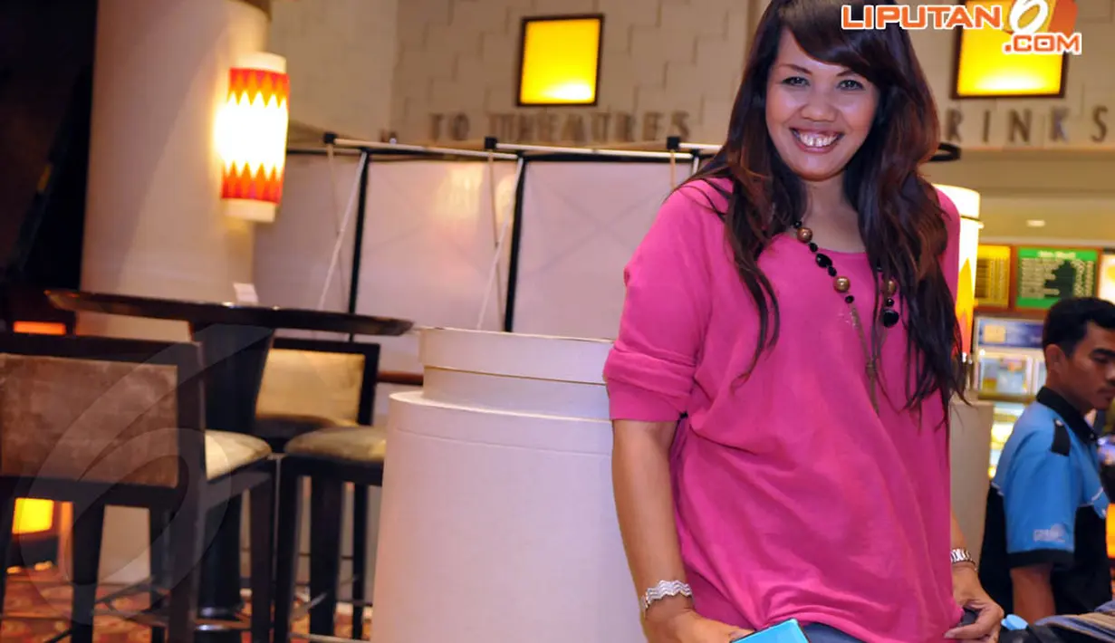 [FOTO] Elly Sugigi Tiga Kali Bercerai dari Cowok 'Berondong' - Foto ...