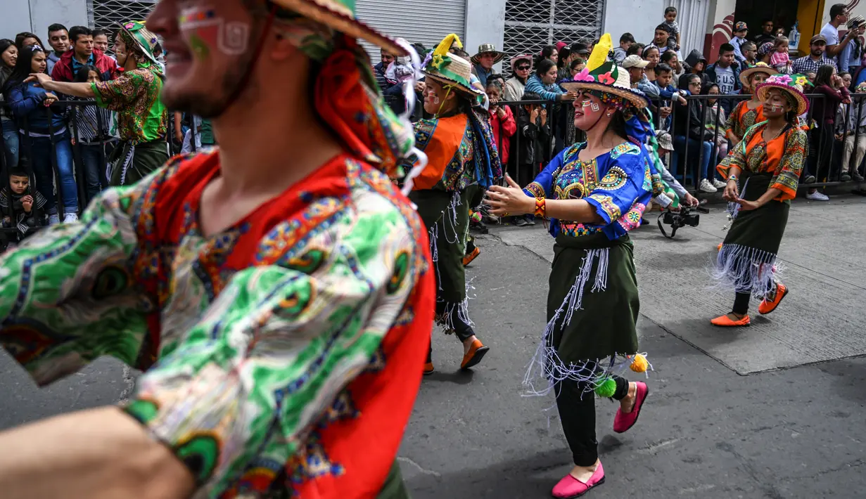 FOTO: Karnaval Hitam dan Putih, Pesta Warga Pasto di Kolombia - Foto ...