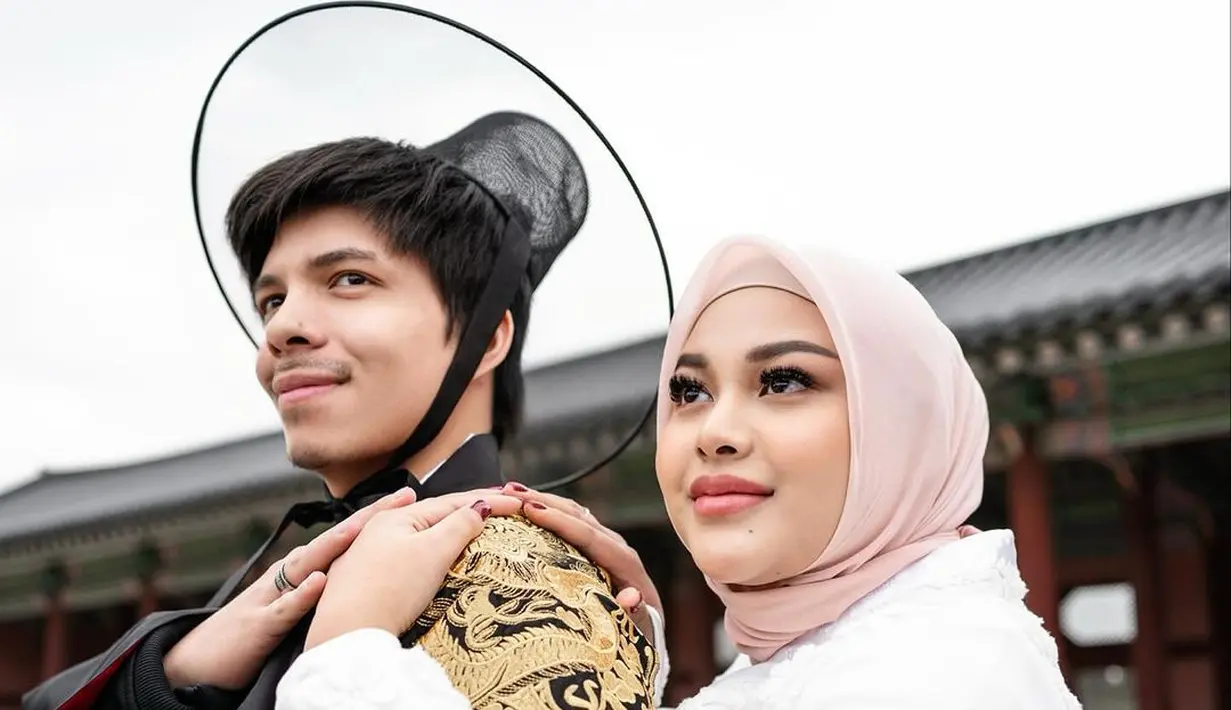 6 Gaya Atta Halilintar, Aurel Hermansyah, dan Ameena Kompak Pakai Hanbok saat Liburan di Korea ...