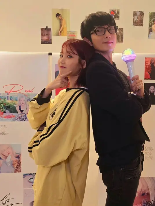 Keseruan Lee Joon Gi Nonton Konser IU hingga Foto Bareng di Backstage
