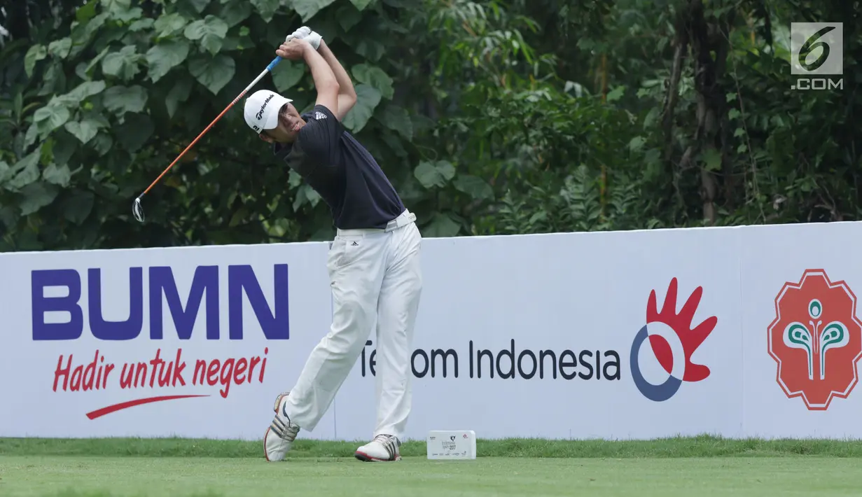 PHOTO: Aksi Danny Masrin dan Rory Hie di Golf Indonesia Open 2017 - Foto Liputan6.com