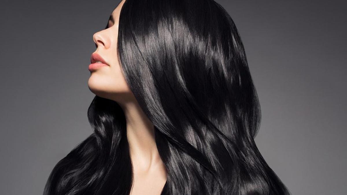 Panduan Mengaplikasikan Minyak pada Rambut Bertekstur - Beauty Fimela.com