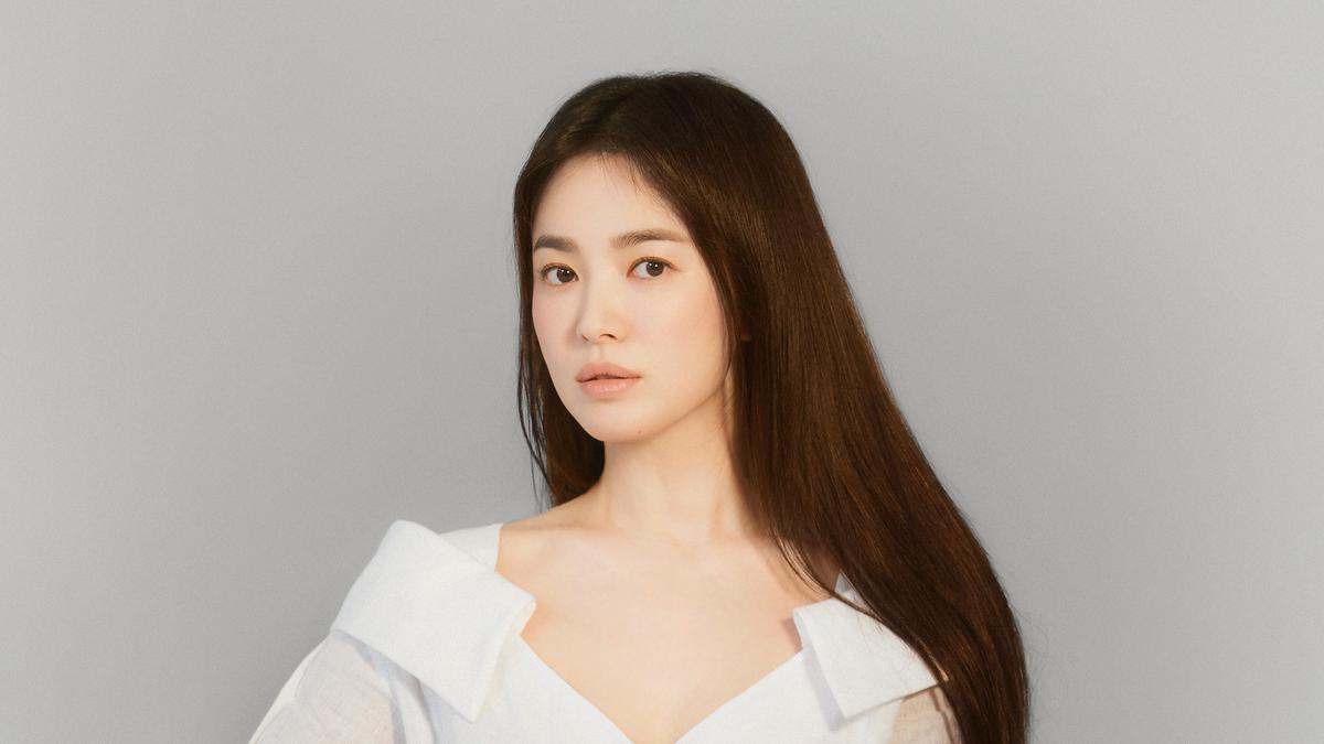 Potret Song Hye Kyo yang Jadi Brand Ambassador Fendi Pertama dari Korea Selatan - Fashion Fimela.com