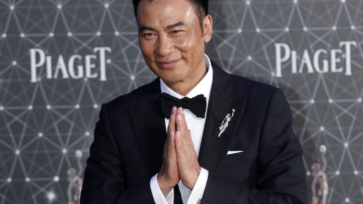 Aktor Hong Kong Simon Yam Ditusuk di Atas Panggung