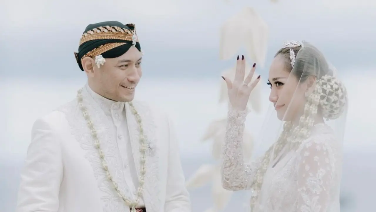 Potret Senyum Lebar Tiko Aryawardhana yang Akhirnya bisa Menikahi BCL - Citizen6 Liputan6.com