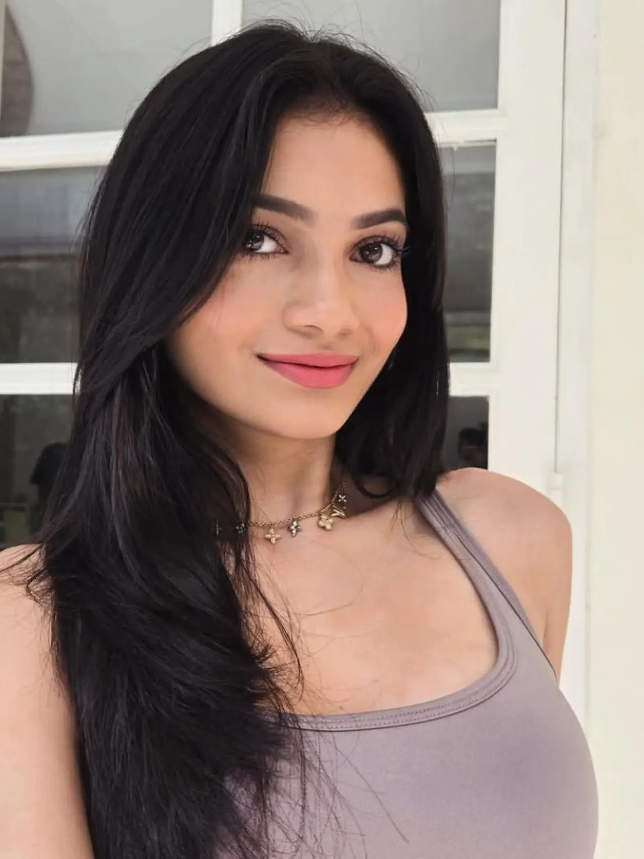 5 Potret Terbaru Ratu Sofya Tampil Stunning di Setiap Momen, Cantiknya Bukan Main - Hot Liputan6.com