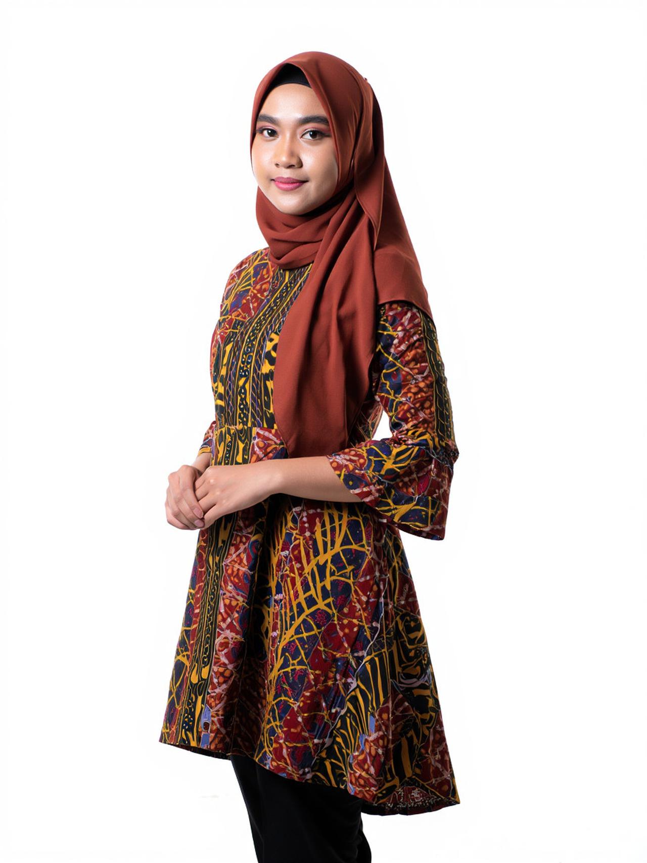 15 Model Baju Batik Tunik Terbaru Wanita Berhijab 2025, Referensi ...