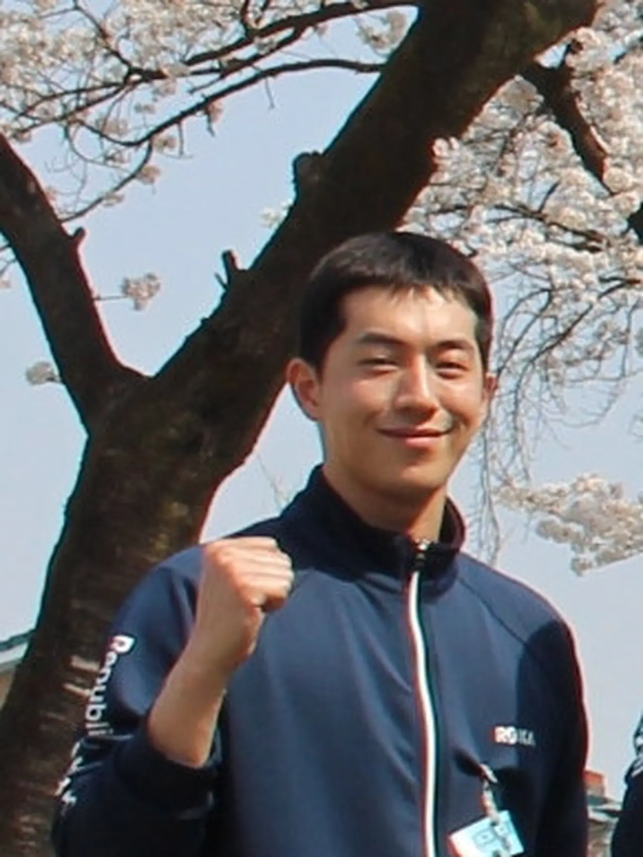 Foto Nam Joo Hyuk Di Lokasi Pelatihan Wamil Dirilis Berpose Di Depan Cherry Blossoms Showbiz