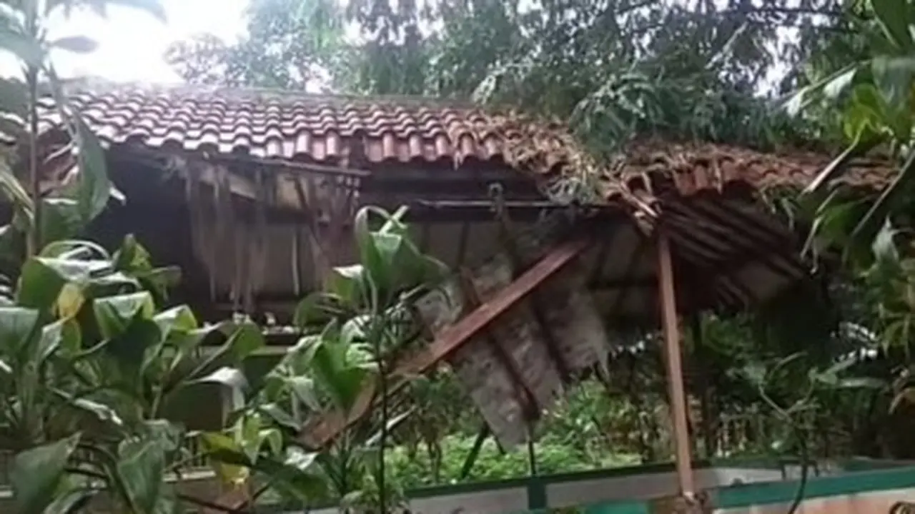 Ingat Si Buta dari Gua Hantu? Begini Kondisi Makam Pemerannya, Ratno ...