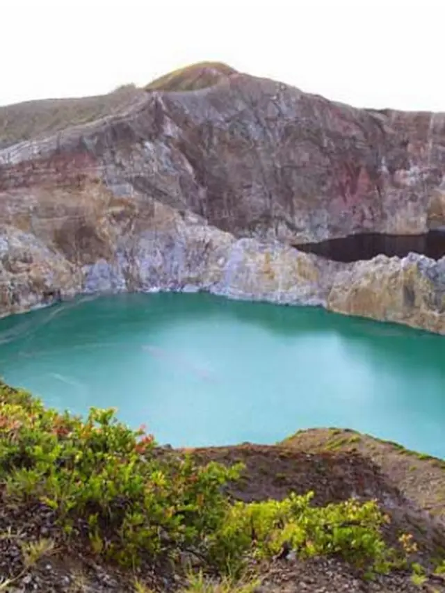 Danau Kelimutu di Ende NTT Berubah Warna Menjadi Cokelat Kehitaman ...
