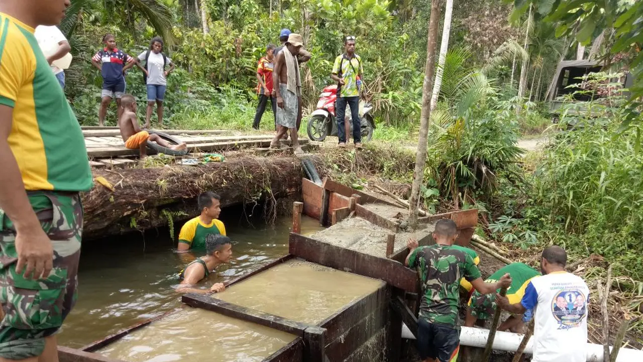 Keringat Prajurit TNI di Balik Terang Kampung Kriku Papua - Regional ...
