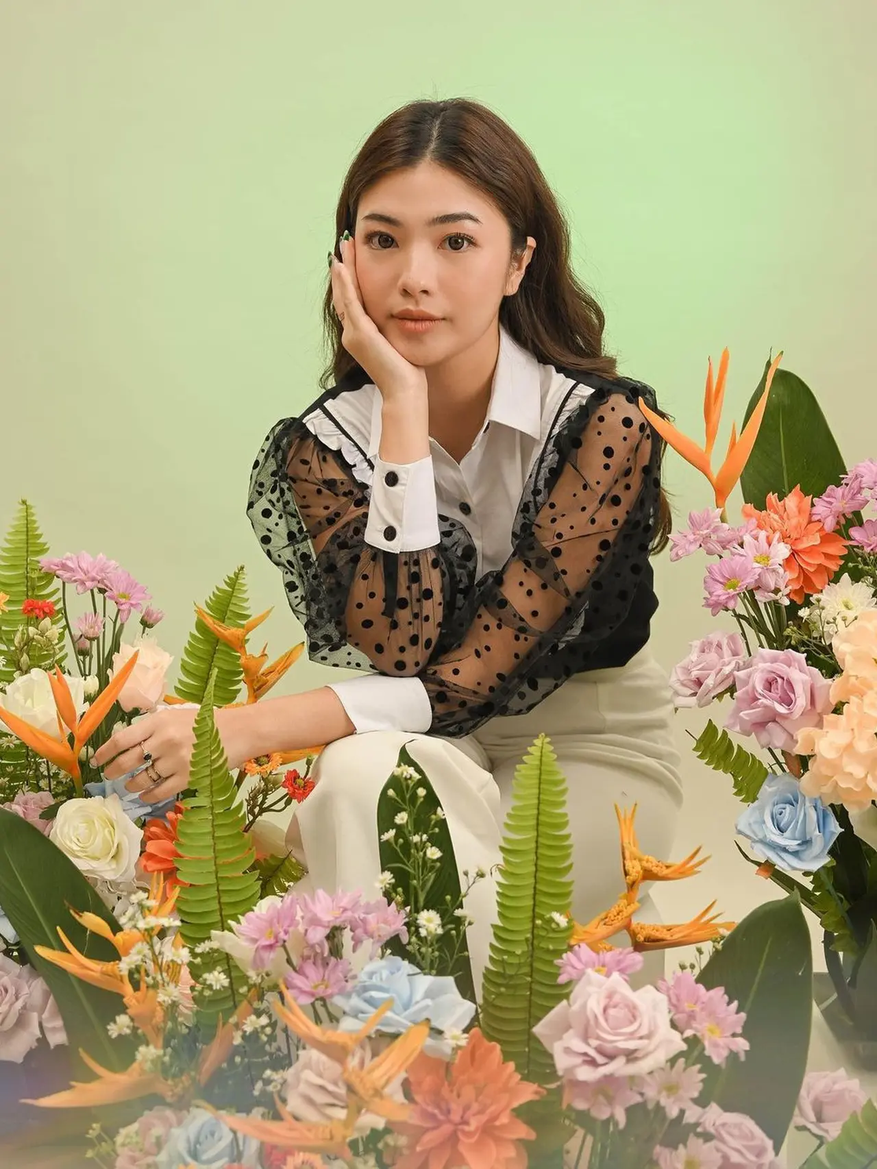 6 Potret Selebgram Putri Setiawan dari Nongkrong di Kedai Kopi Hingga ...