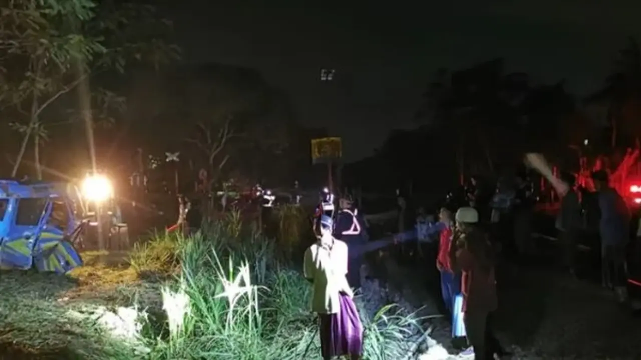Kecelakaan Maut Kereta Api Tabrak Minibus di Lumajang, 11 Orang Tewas - Regional Liputan6.com