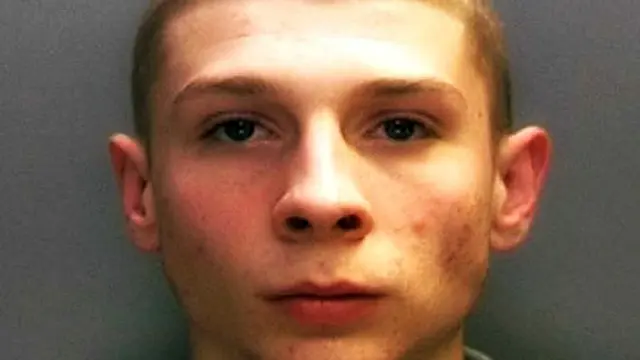 Remaja yang Merampok Paksa Korban Cium Sepatunya - Global Liputan6.com