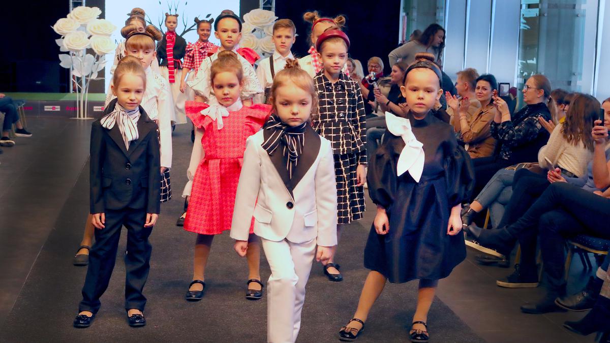 FOTO: Aksi Model Cilik di Spring Fashion Day 2020 - Foto Liputan6.com