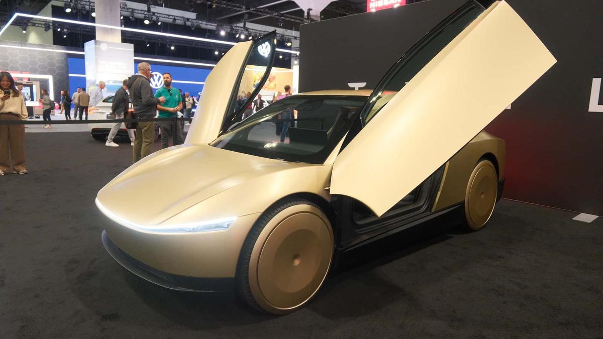 Elon Musk Umumkan Tesla Cybercab, Mobil Masa Depan Tanpa Setir dan Pedal