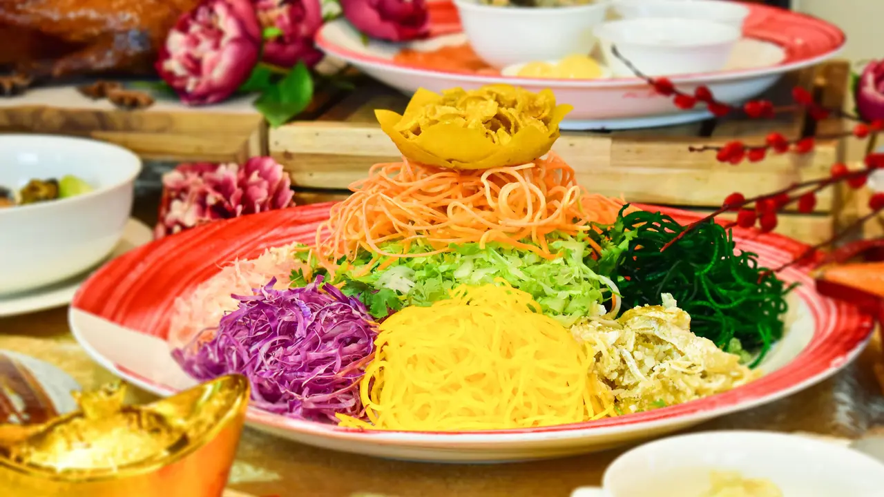 Mengenal Tradisi Yu Sheng Saat Imlek Tiba, Penuh Doa dan Harapan ...