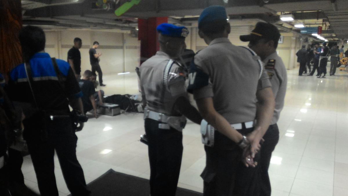 Polda Metro Jaya Sudah Kerahkan Tim Gegana Teliti Bom Depok - News Liputan6.com