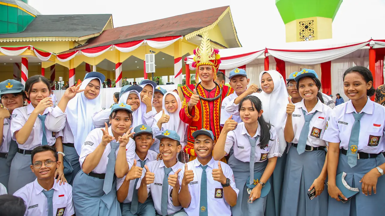 Musa Rajekshah Kenakan Baju Adat Nias Selatan pada Peringatan HUT ...