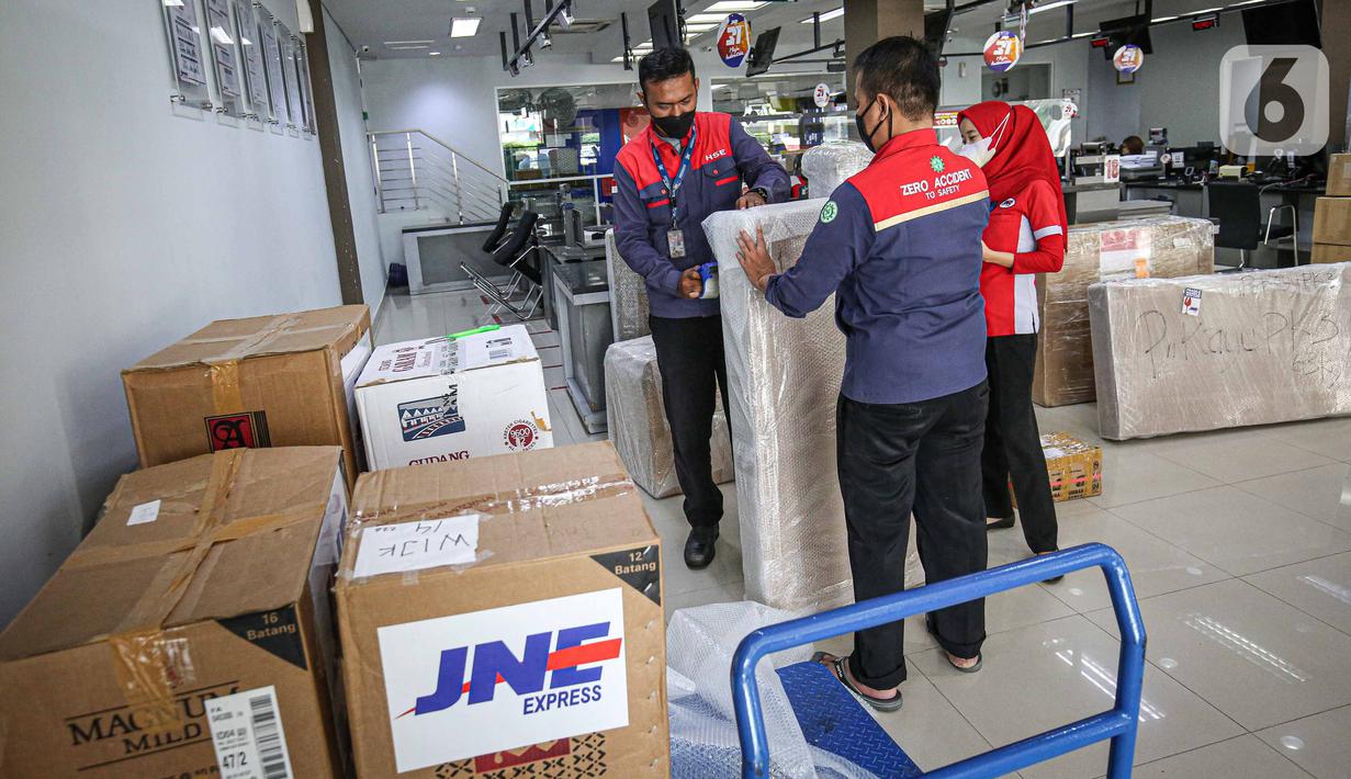 FOTO: Peningkatan Pengiriman Barang di Akhir Tahun - Foto Liputan6.com