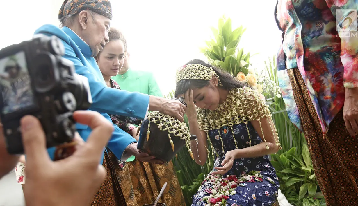 FOTO: Ekspresi Kegembiraan Ardina Rasti saat Siraman Jelang Menikah ...