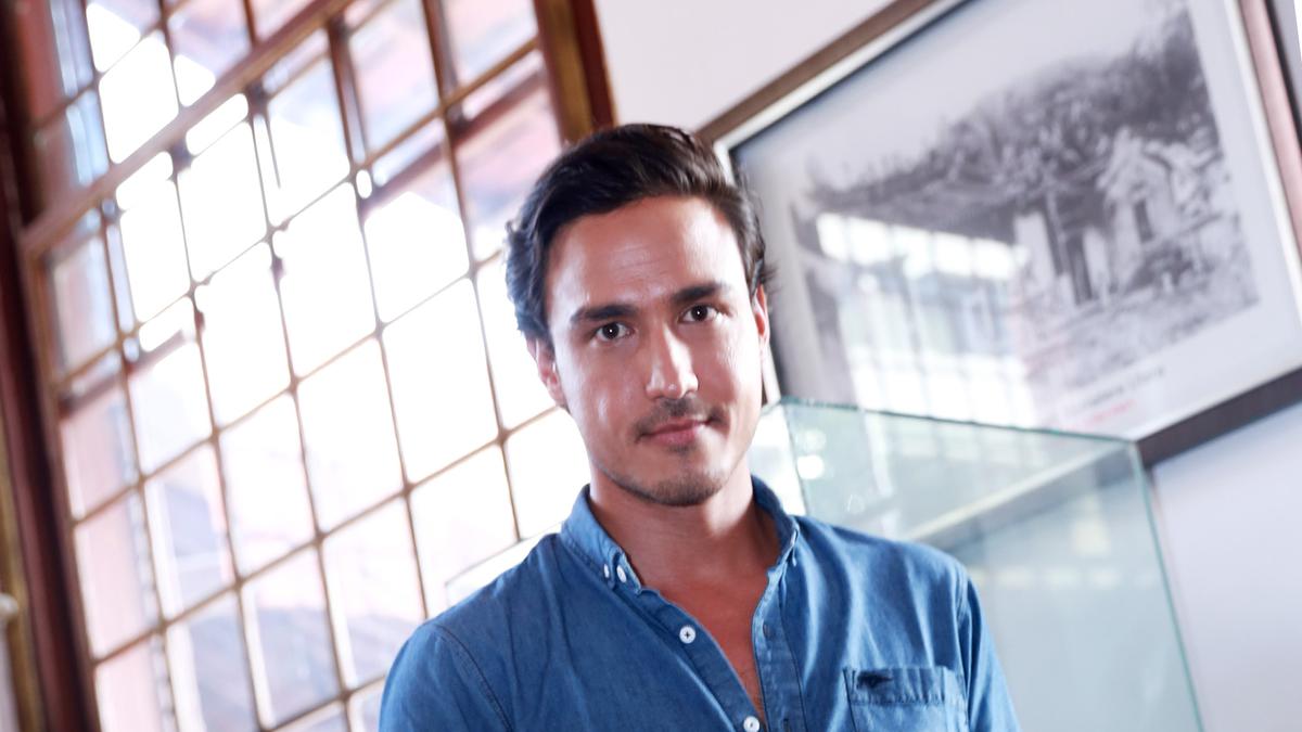 Hamish Daud Bule Kesasar di Kampung Betawi