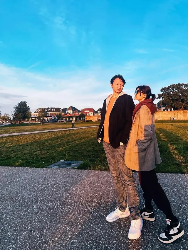 Tak Lagi LDR, Ini 10 Potret Rina Nose Susul Suami di Belanda - Hot ...