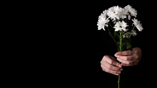 35 Contoh Ucapan Turut Berdukacita untuk Orang Tua Teman - Ragam Bola.com