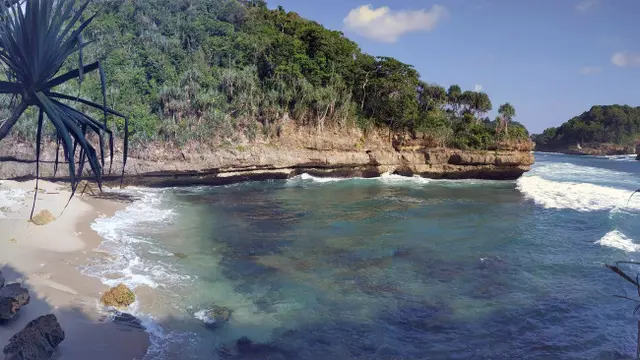 5 Rekomendasi Pantai di Malang Selatan yang Masih Tersembunyi ...