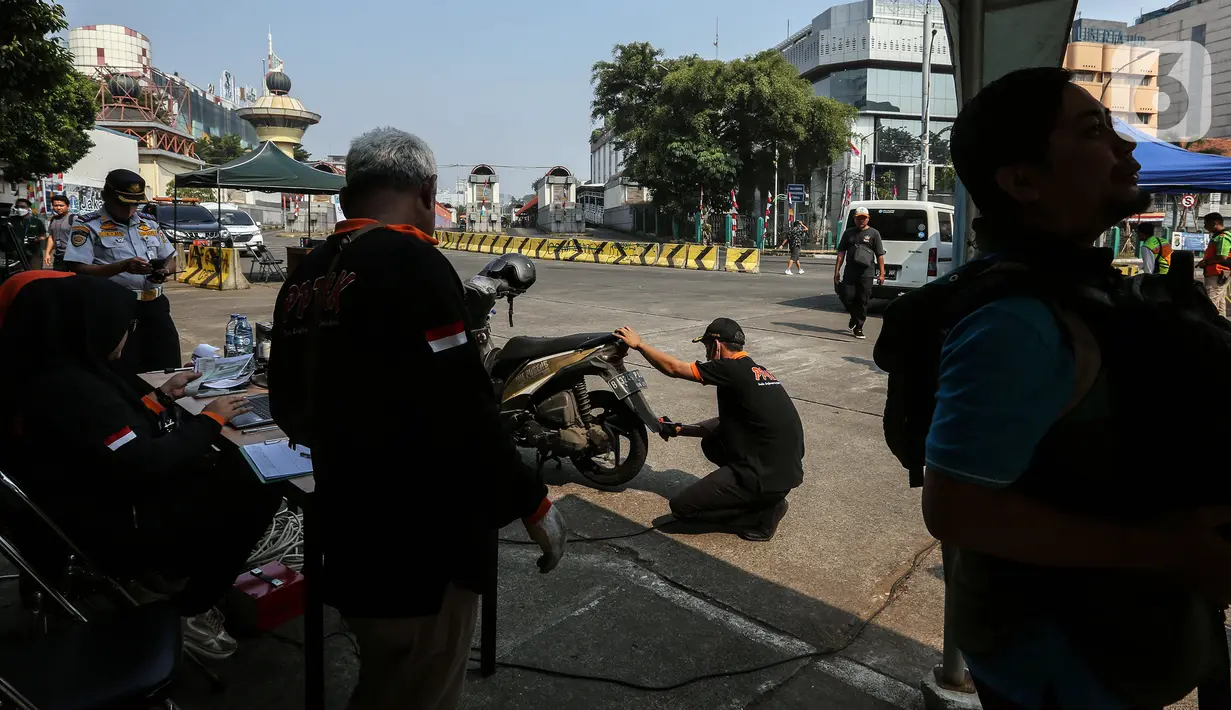 DKI Jakarta Mulai Uji Coba Tilang Uji Emisi Kendaraan Bermotor - Foto Liputan6.com