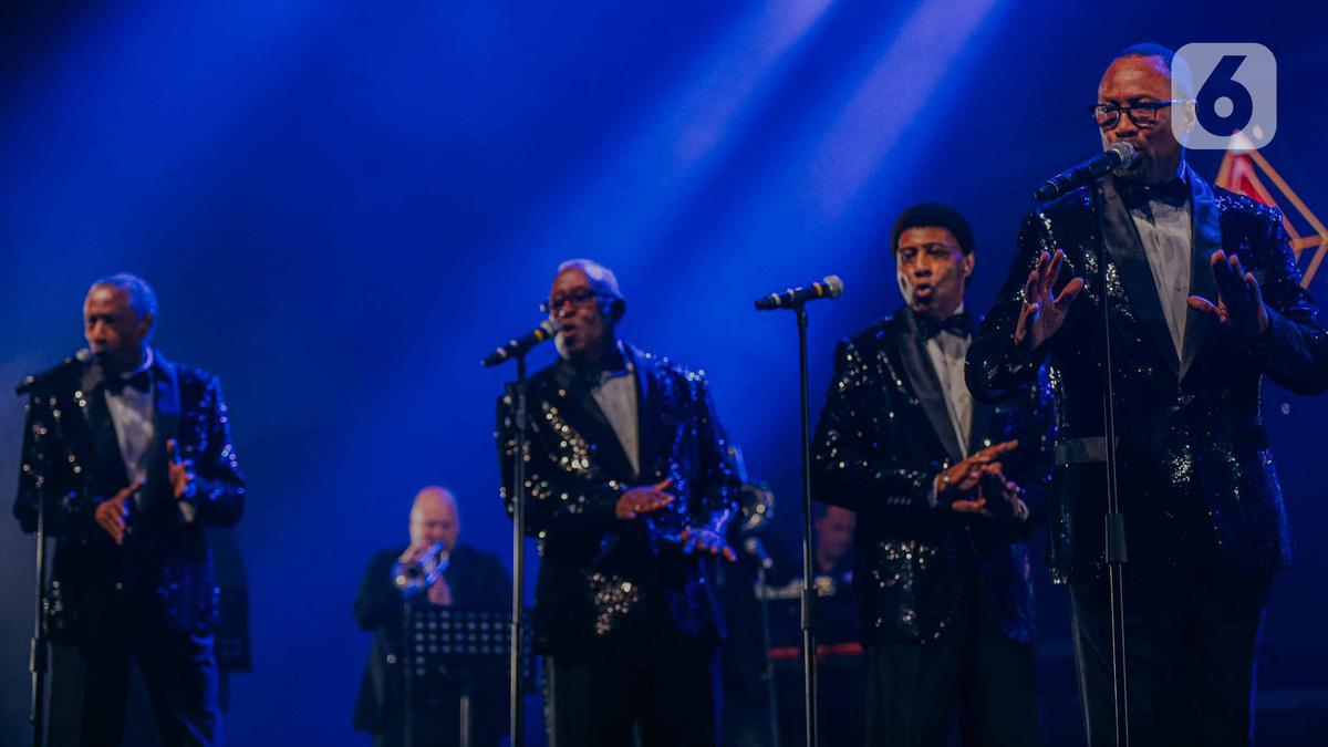 FOTO: Kolaborasi The Temptations Revue ft. Glenn Leonard di Panggung ...