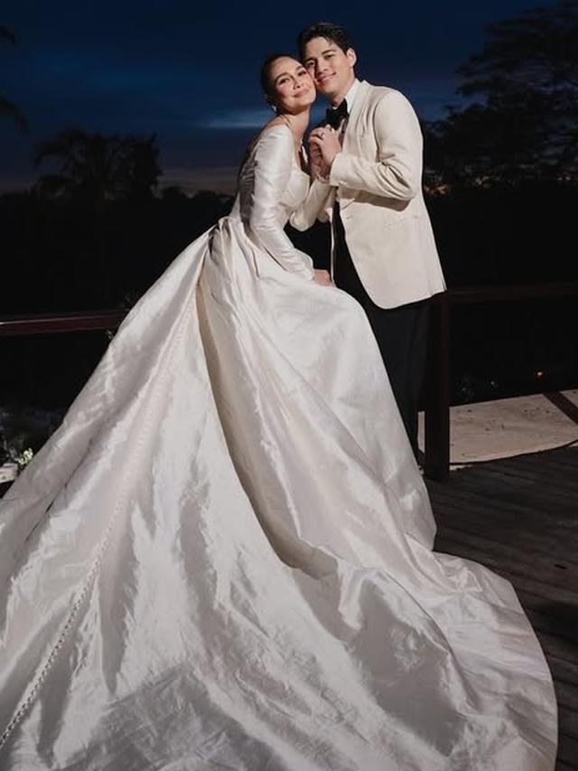 7 Model Dress Resepsi Sederhana Ala Luna Maya, Tampil Anggun dan Elegan