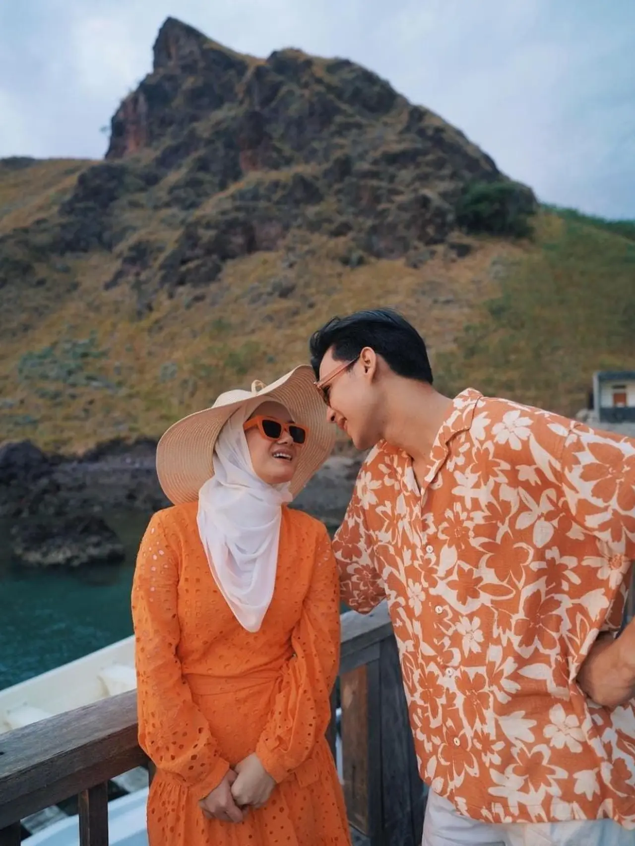 12 Inspirasi Foto Mesra Tanpa Bersentuhan Ala Dinda Hauw dan Rey Bayang ...