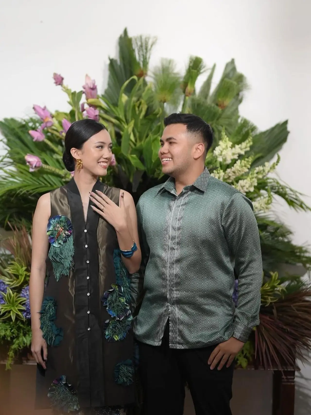 7 Potret Pertunangan Nabila Anak Tora Sudiro, Lengkap Dihadiri Ibu Kandung - Hot Liputan6.com