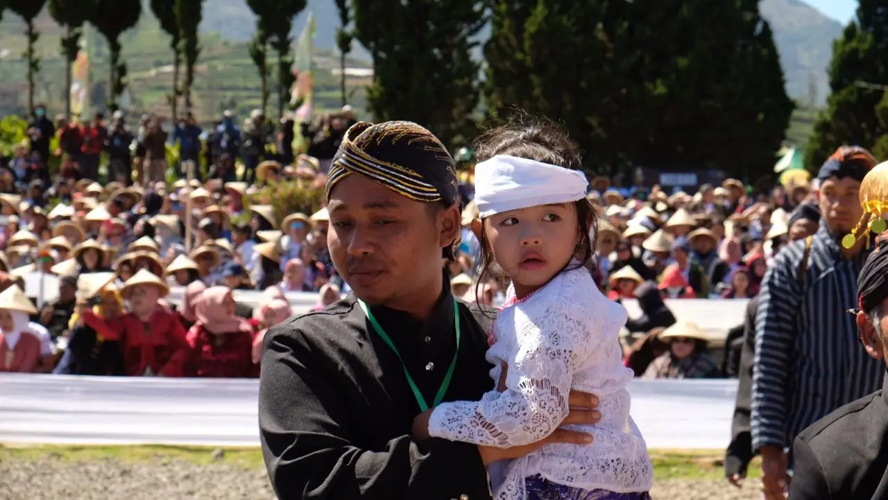 Misteri Muasal Bocah Gimbal Dieng dan Legenda Nyai Roro Ronce ...