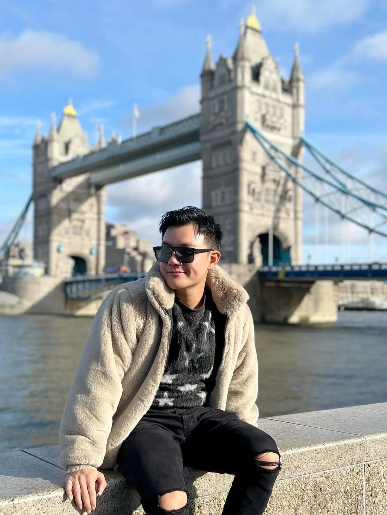 Alex Kevin Young Content Creator Spesialis Traveling dan Staycation ...