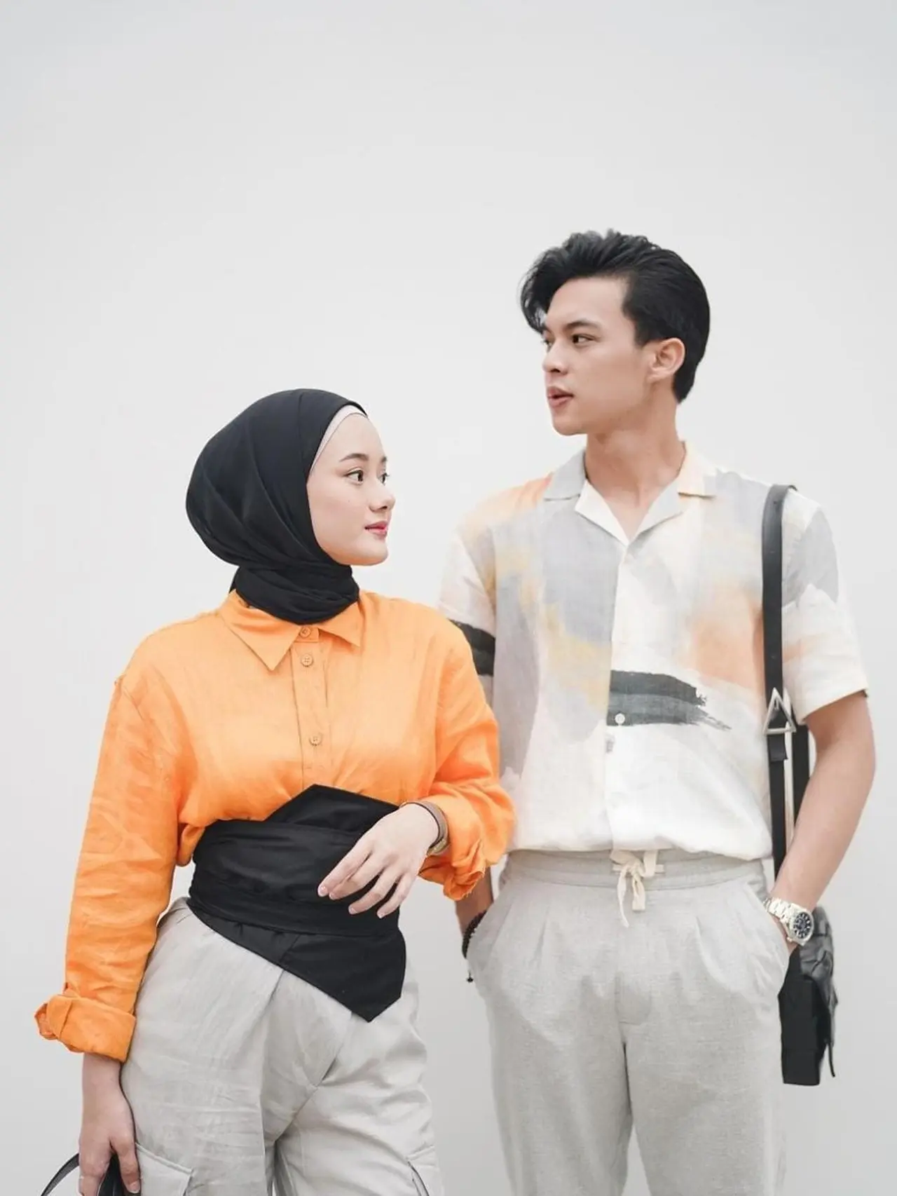 12 Inspirasi Foto Mesra Tanpa Bersentuhan Ala Dinda Hauw dan Rey Bayang ...