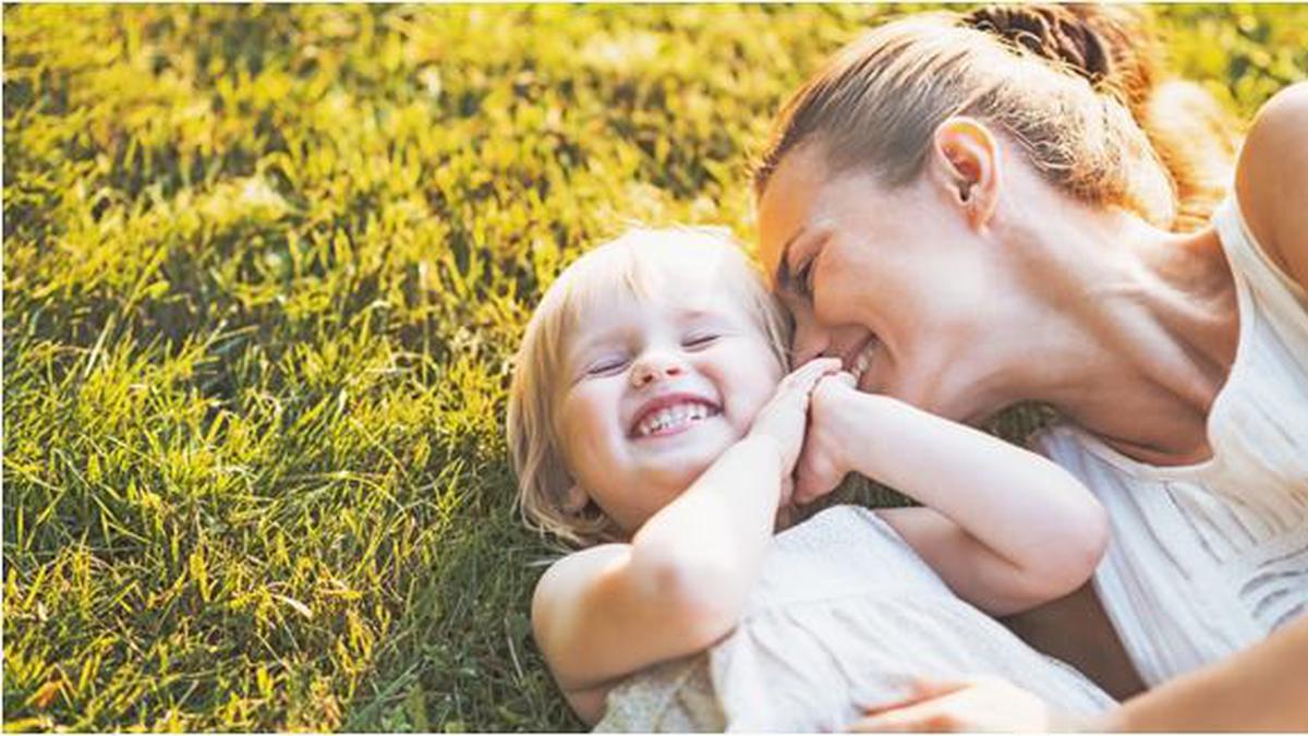 Cara Mudah Menunjukkan Kasih Sayang Pada Anak Anda - Parenting Fimela.com