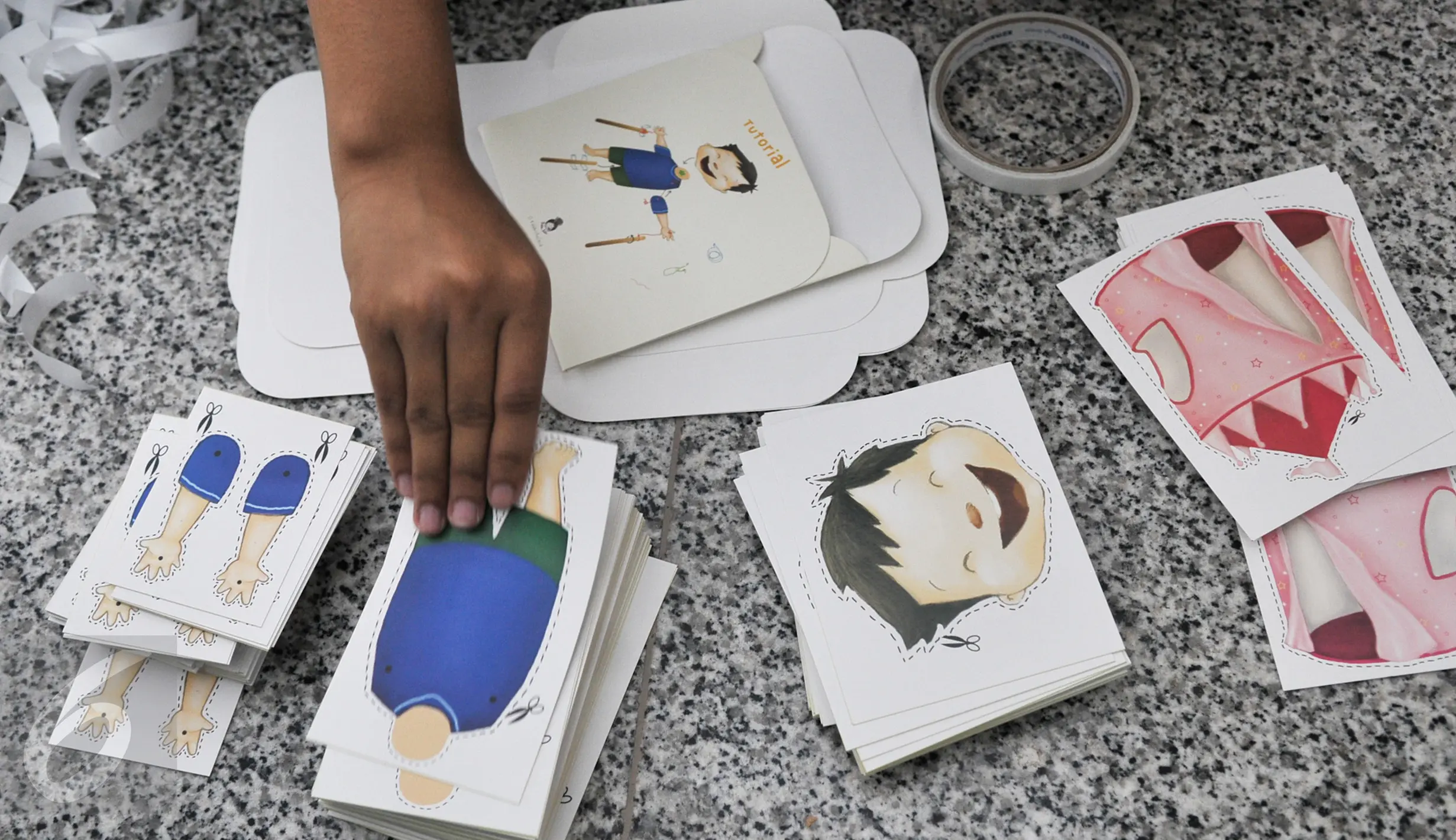 Mengintip Pembuatan Rabbit Hole, Buku Dongeng untuk Anak - Foto ...