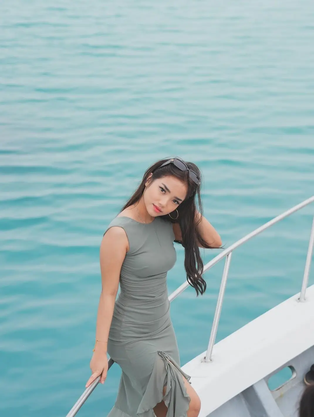 7 Gaya Beach Girl Fuji Pamer Body Goals Sempurna lewat Pilihan Outfit ...