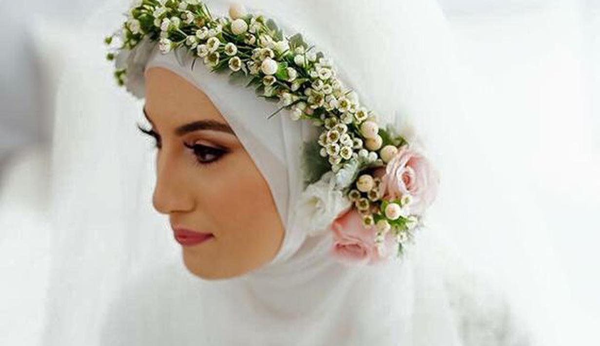 Gaun Pengantin Berhijab Putih Nan Anggun yang Bikin Pangling - Photo ...