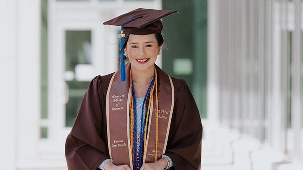 8 Potret Beby Tsabina Lulus dari Western Michigan University, Menawan ...