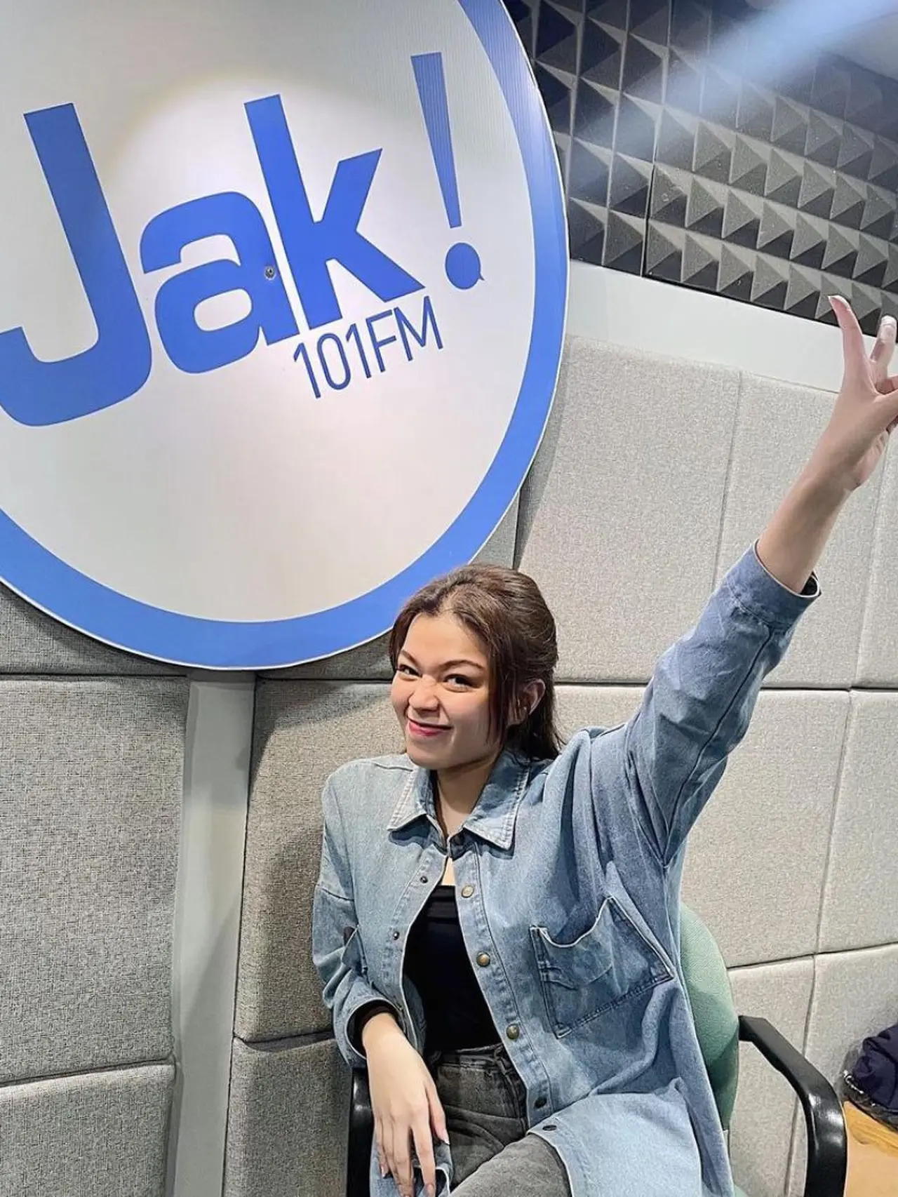 6 Momen Oza Rangkuti Lamar Kekasih, Aisha Lahtiba Sang Penyiar Radio ...