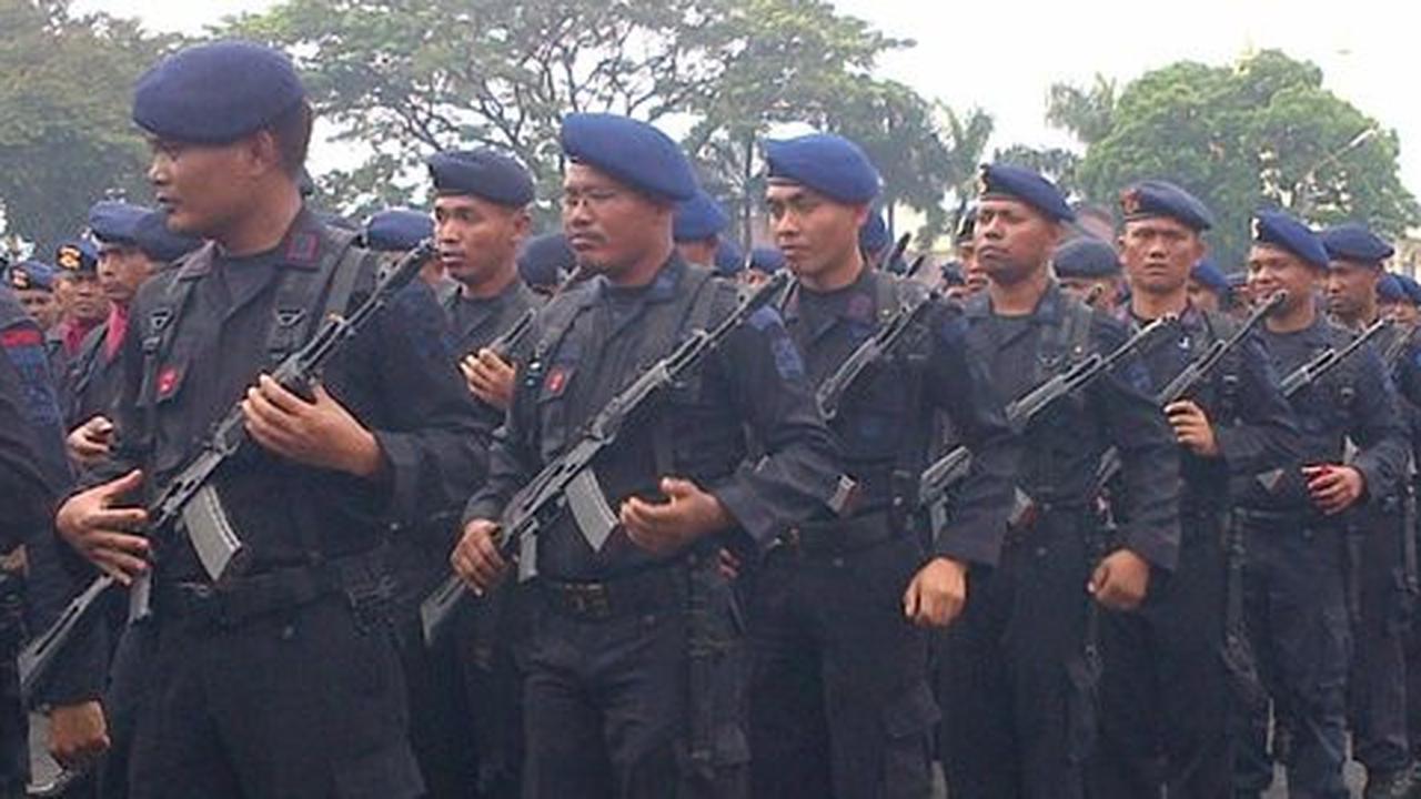 Dua Anggota Brimob Dibacok Debt Collector