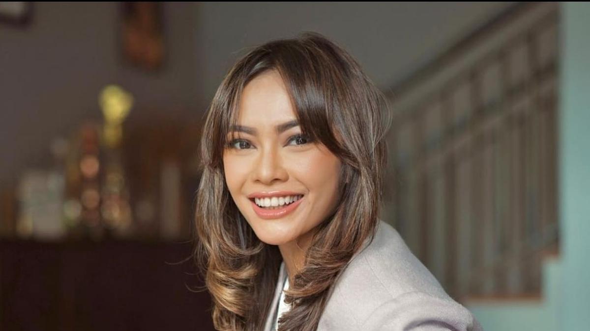 Masayu Anastasia Cerita Pengalaman Kenakan Kain Sari untuk Film Melukis ...