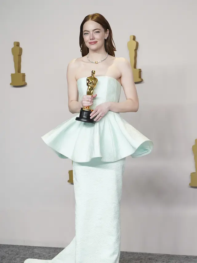 6 Kejutan Piala Oscar 2024: Emma Stone Kalahkan Lily Gladstone ...