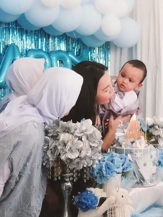 Ingin Anaknya Jadi Pesepak Bola, Ini 7 Momen Ulang Tahun Anak Ratu Rizky Nabila - Hot Liputan6.com