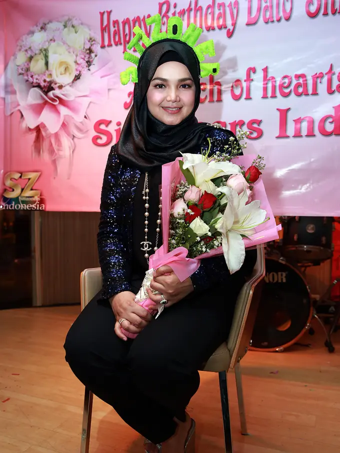 Ulang Tahun ke-37, Siti Nurhaliza Ingin Jadi Pribadi Lebih Baik - Entertainment Fimela.com
