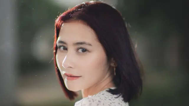 Prilly Latuconsina Luncurkan Buku Retak Luruh Kembali Utuh, Bicara Luka ...