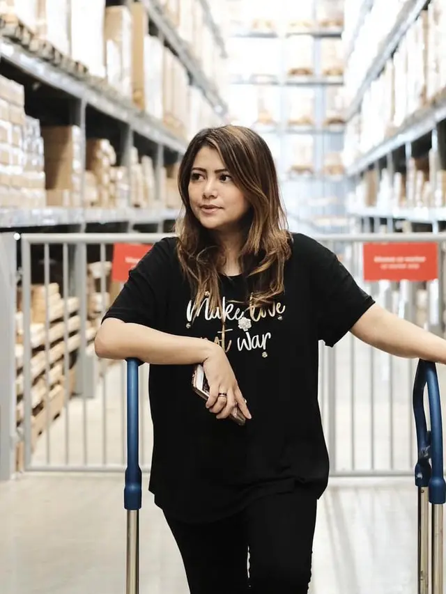 Profil Wina Natalia, Mantan Istri Wishnutama yang Kini Gugat Cerai Anji Manji - Entertainment ...